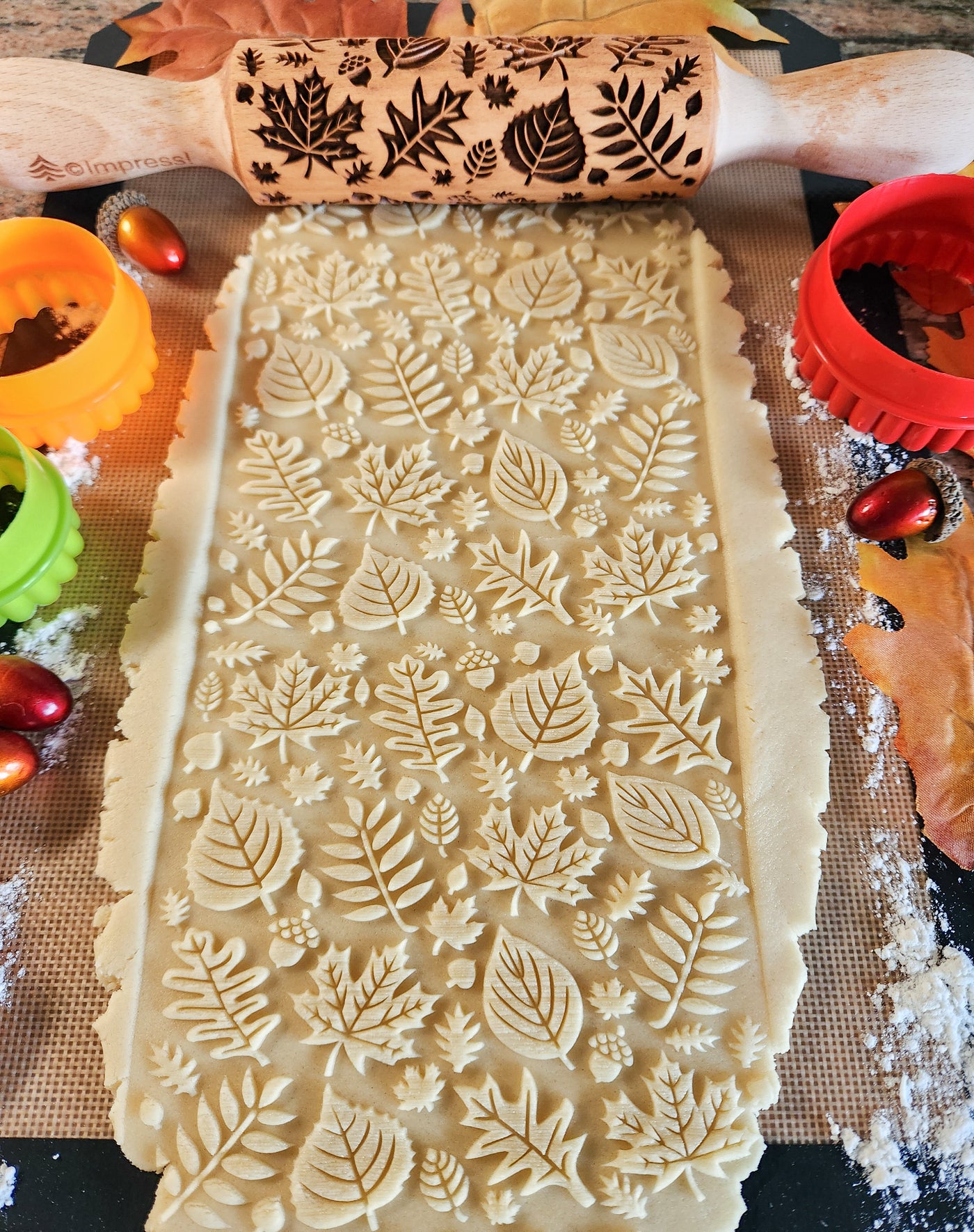 Fall Leaves Large Designs Embossed Rolling Pin – Impress! Bakeware
