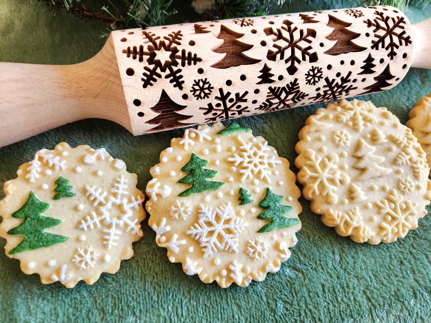 Snowflakes & Woodland Pine Trees Embossed Rolling Pin – Impress! Bakeware